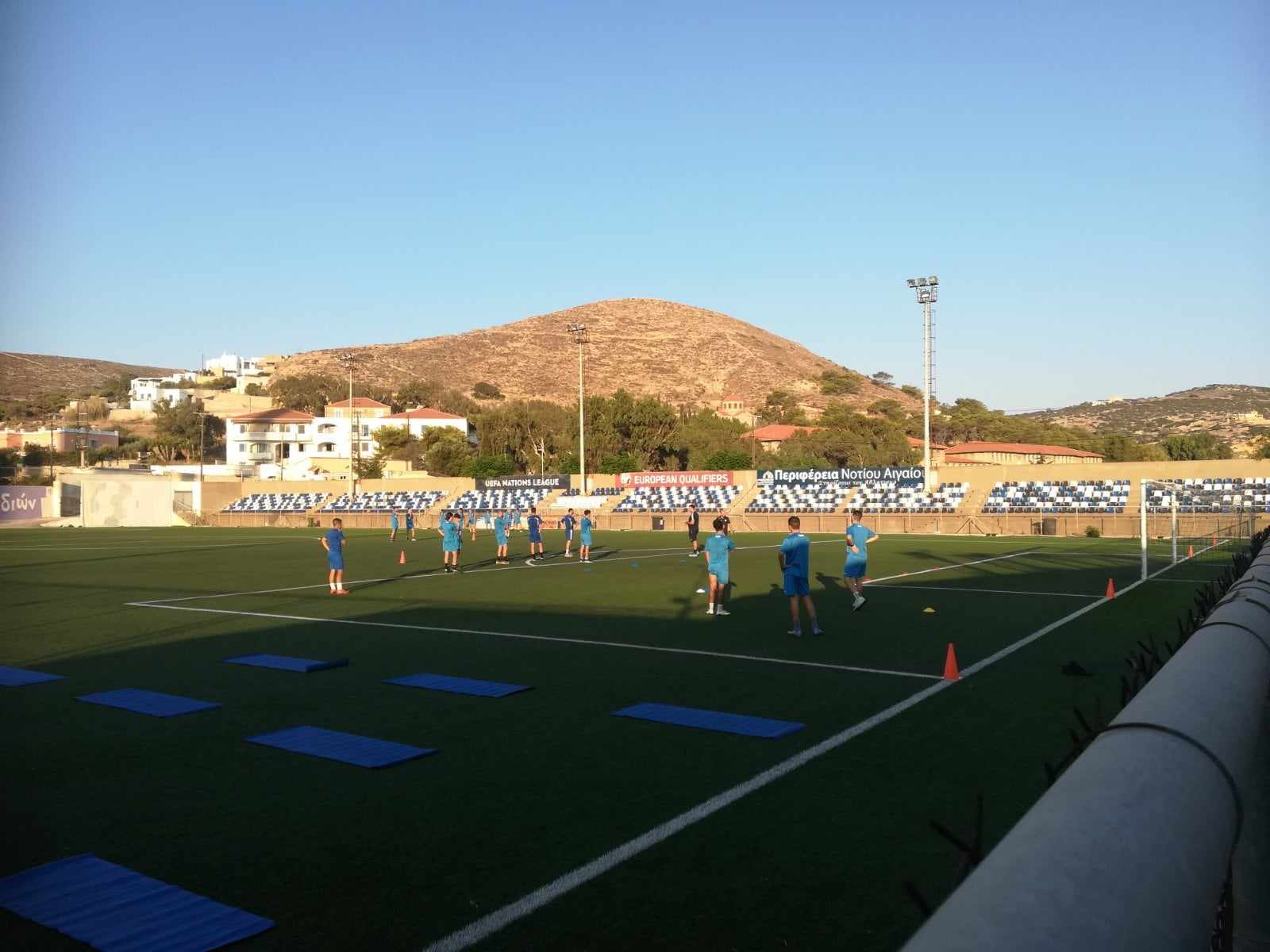 Πρωινή προπόνηση για την Ελλάς - syros-sports.gr